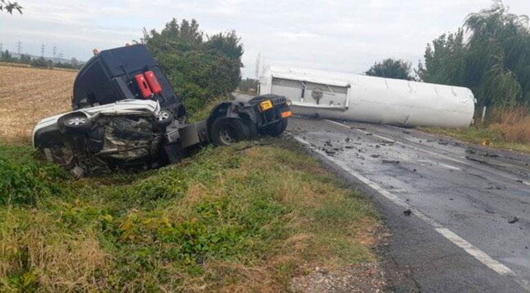 Pericol de explozie pe centura de est a Ploieștiului. O cisternă cu 32 ... Pericol de explozie pe centura de est a Ploieștiului. O cisternă cu 32 ...